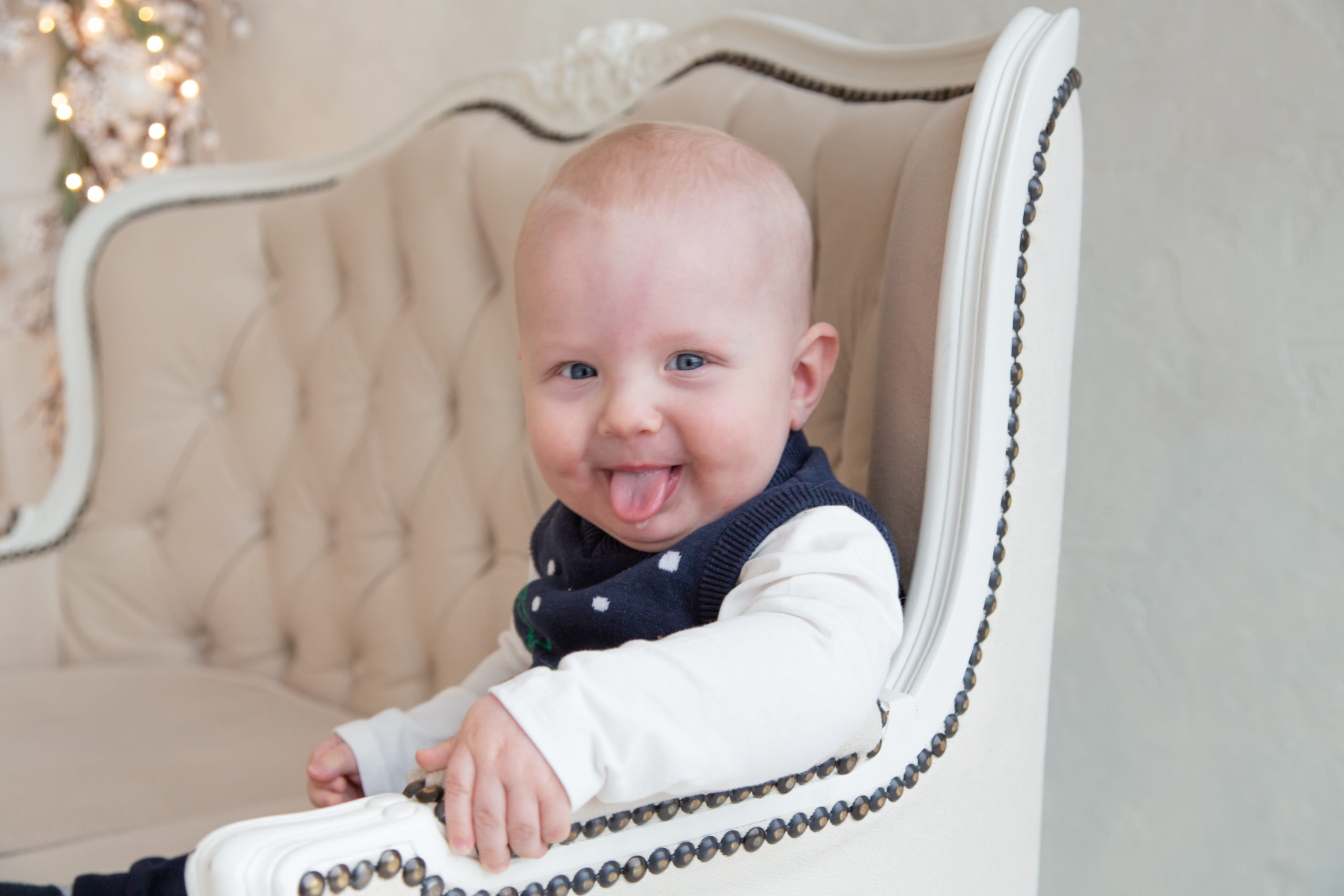 Lapse üheksas kuu ehk Poiku õppis istuma - Helen Vene